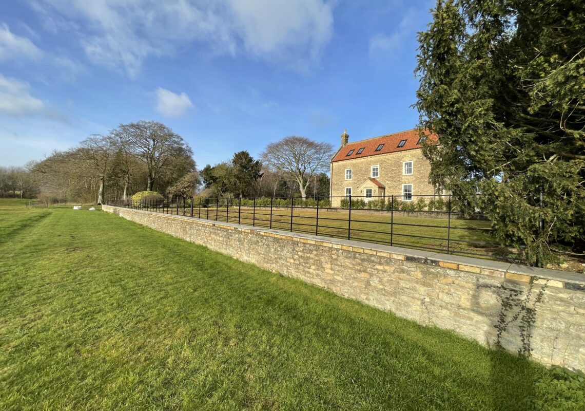 Estate Fencing – Elegant, Durable & Versatile Boundaries